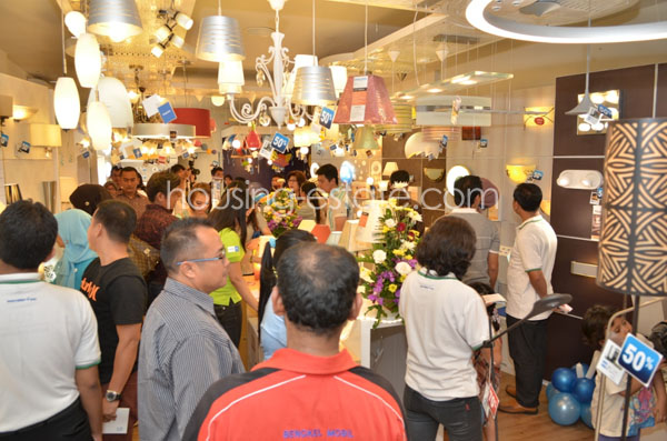 Acara Philips Home Lighting - HousingEstate