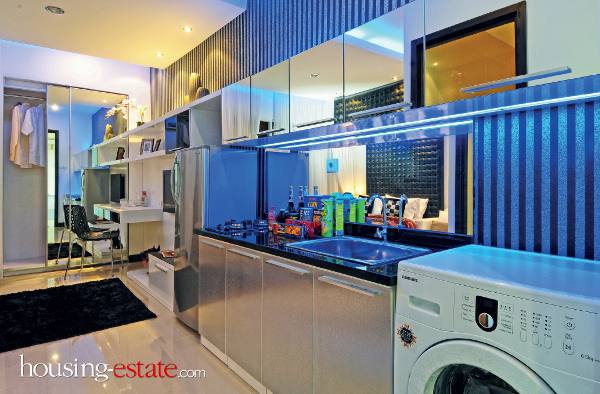 studio hitam putih maskulin - HousingEstate