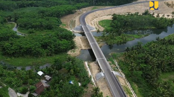 Pemerintah Bangun 104 Km Jalan Nasional Baru dan 70 Jembatan Gantung