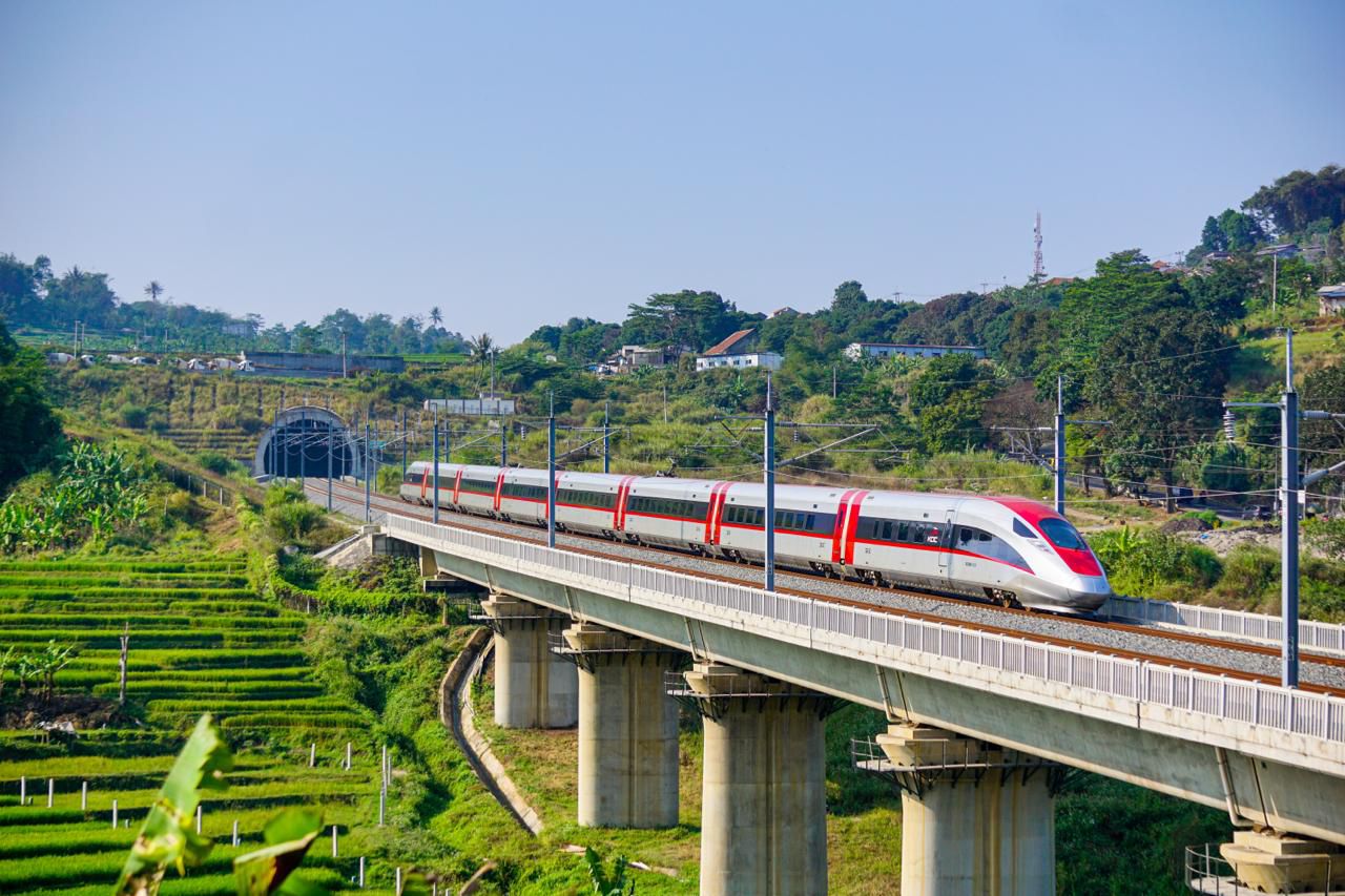 Sejak Beroperasi Sampai 25 Juni 2025, Whoosh Telah Layani 10 Juta Penumpang